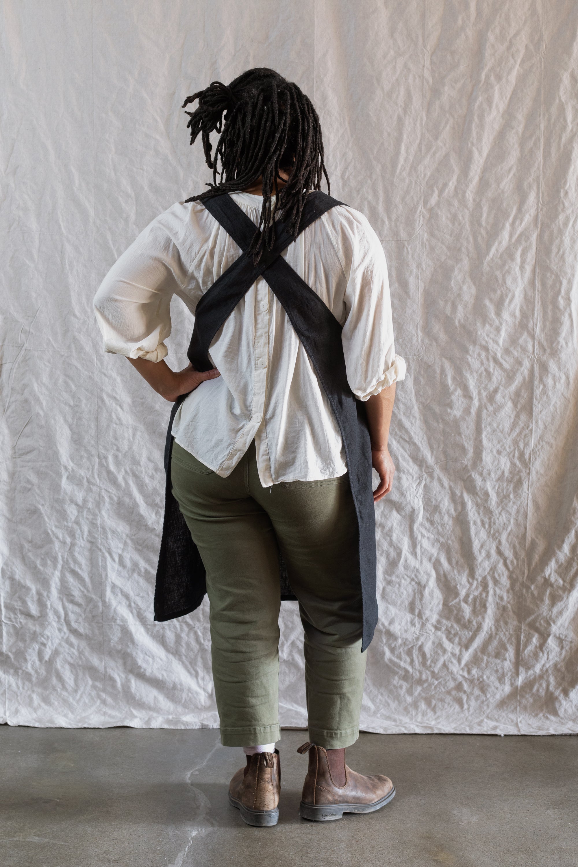 Kiki Apron | Mid-weight, Cross-Back Black Linen Apron | Shophedda.com ...